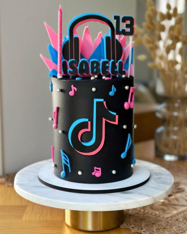 Bolo Tik Tok: 65 Ideias criativas para sua festa bombar nas redes