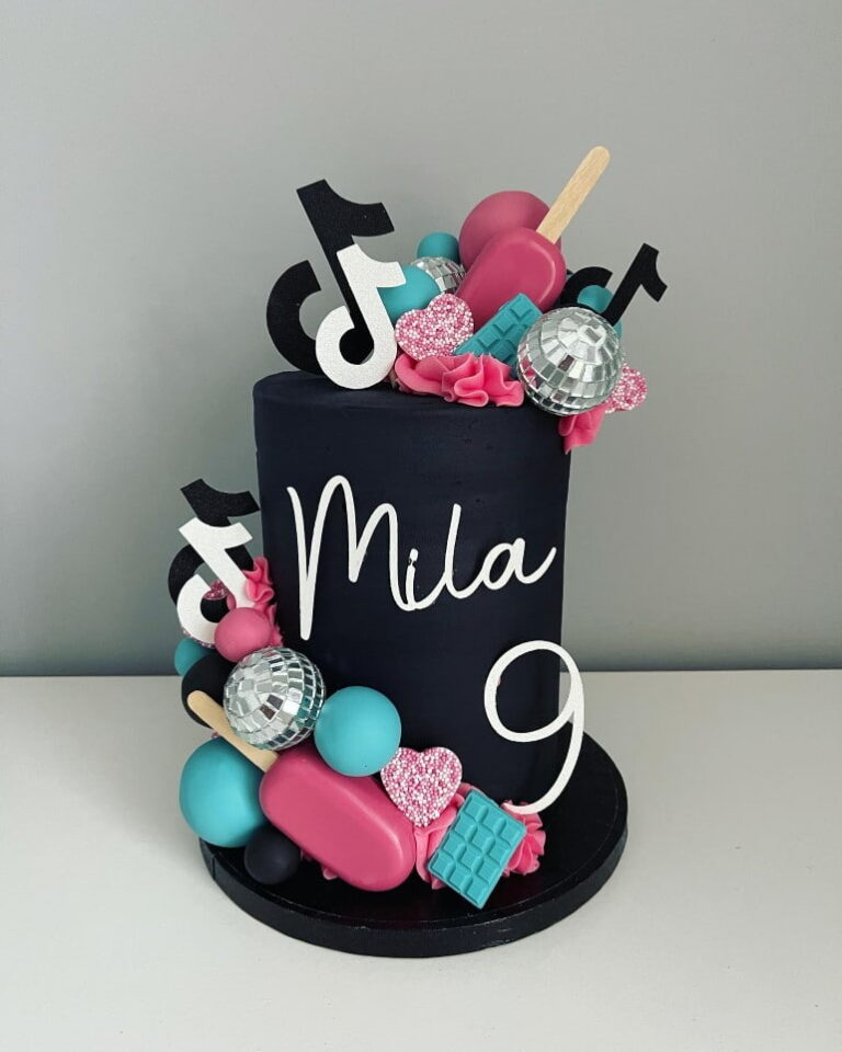 Bolo Tik Tok: 65 Ideias criativas para sua festa bombar nas redes